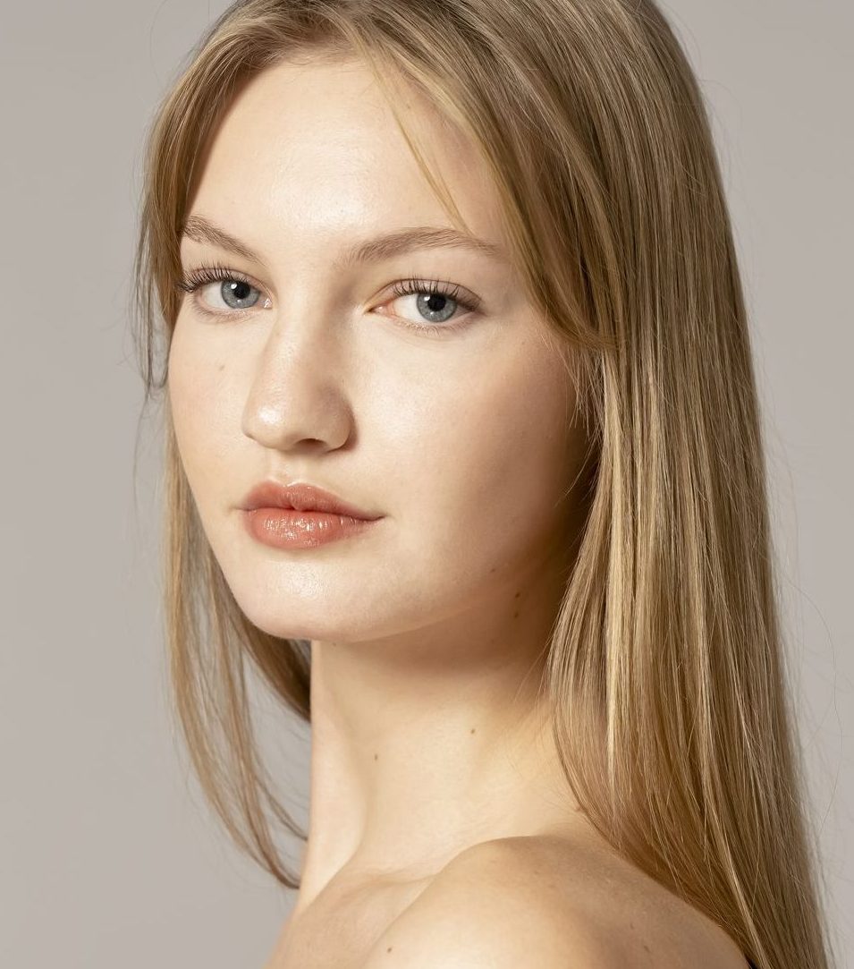 Ashlyn - Assets Model Agency